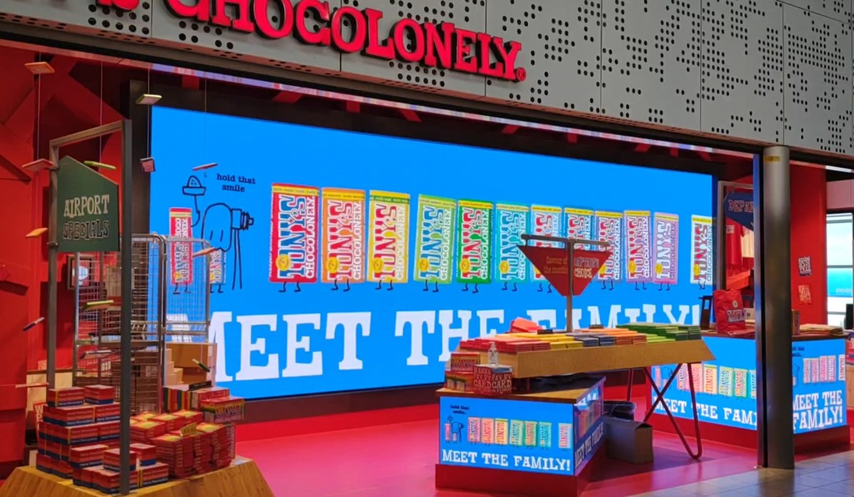 LED displays at schiphol – Lucept